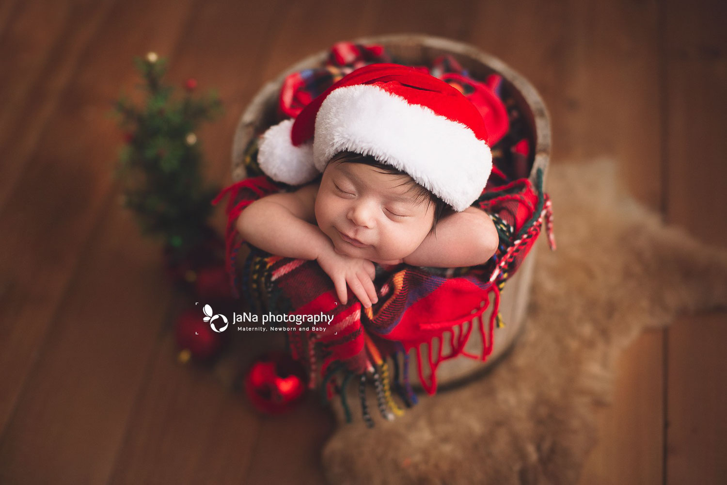 Posing babies in a bucket – Newborn Photography Tutorial