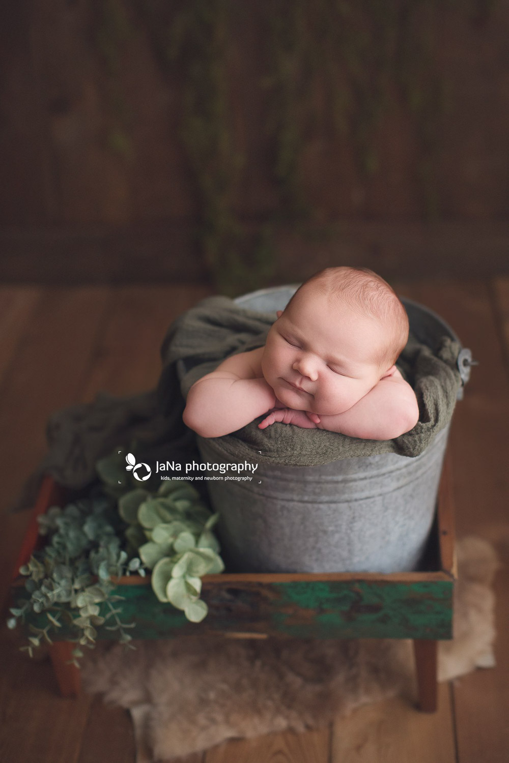 Posing babies in a bucket – Newborn Photography Tutorial