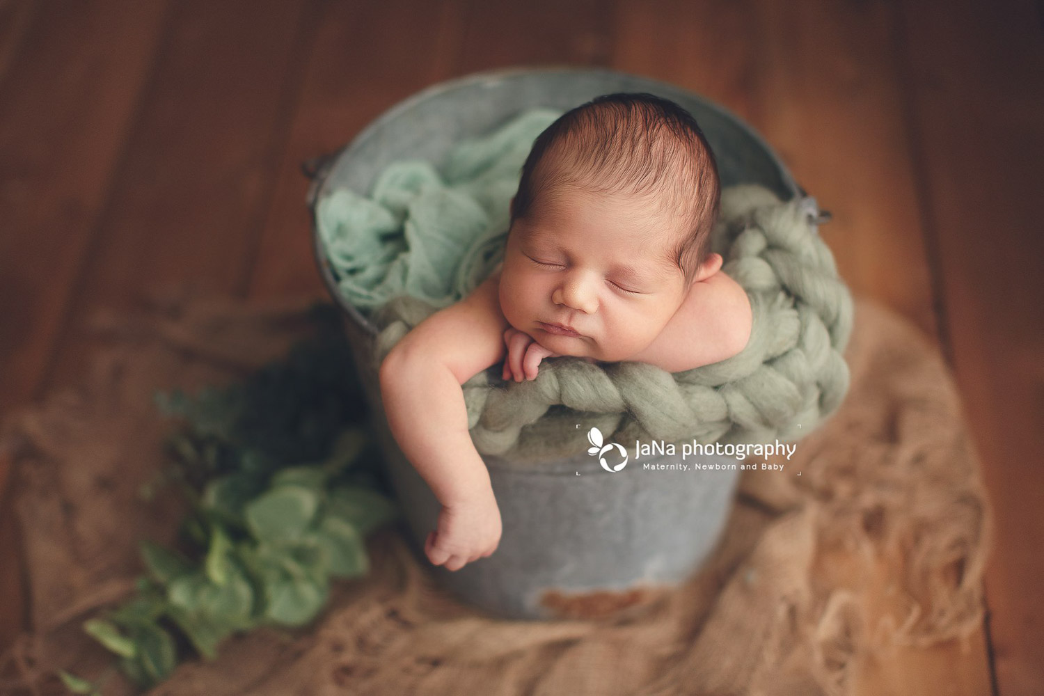 Posing babies in a bucket – Newborn Photography Tutorial