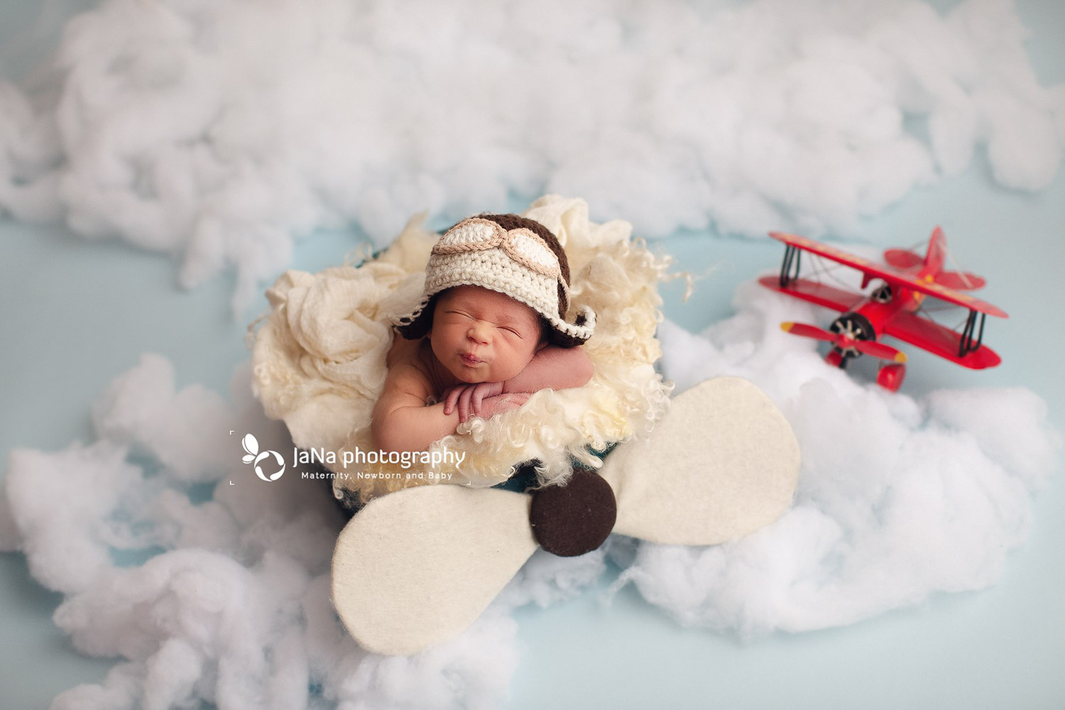 Posing babies in a bucket – Newborn Photography Tutorial