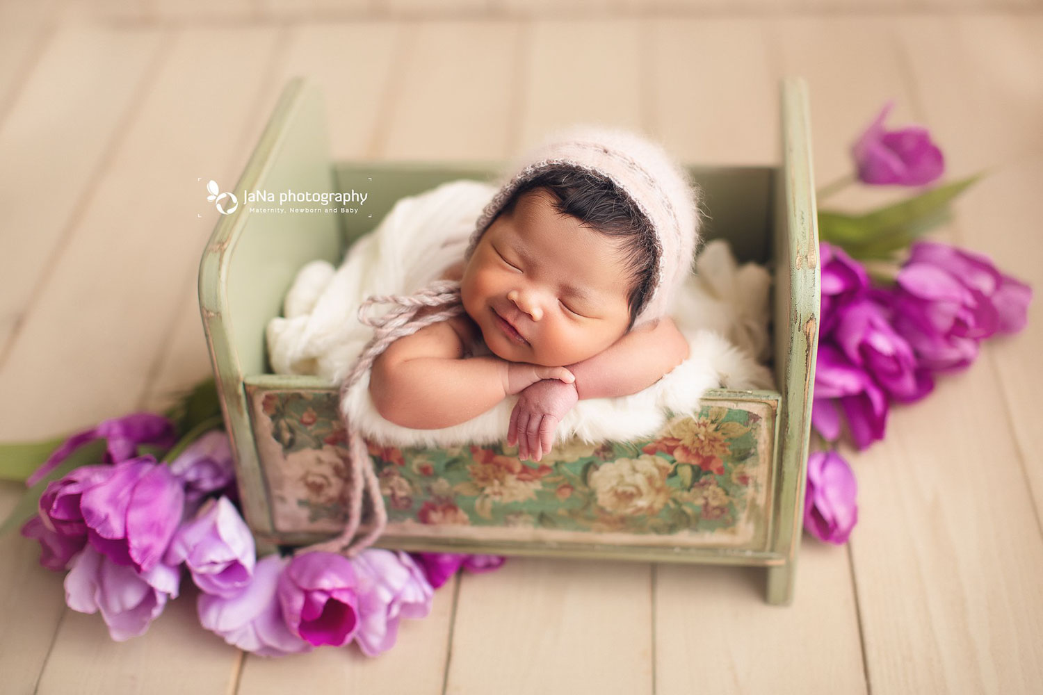 Posing babies in a bucket – Newborn Photography Tutorial