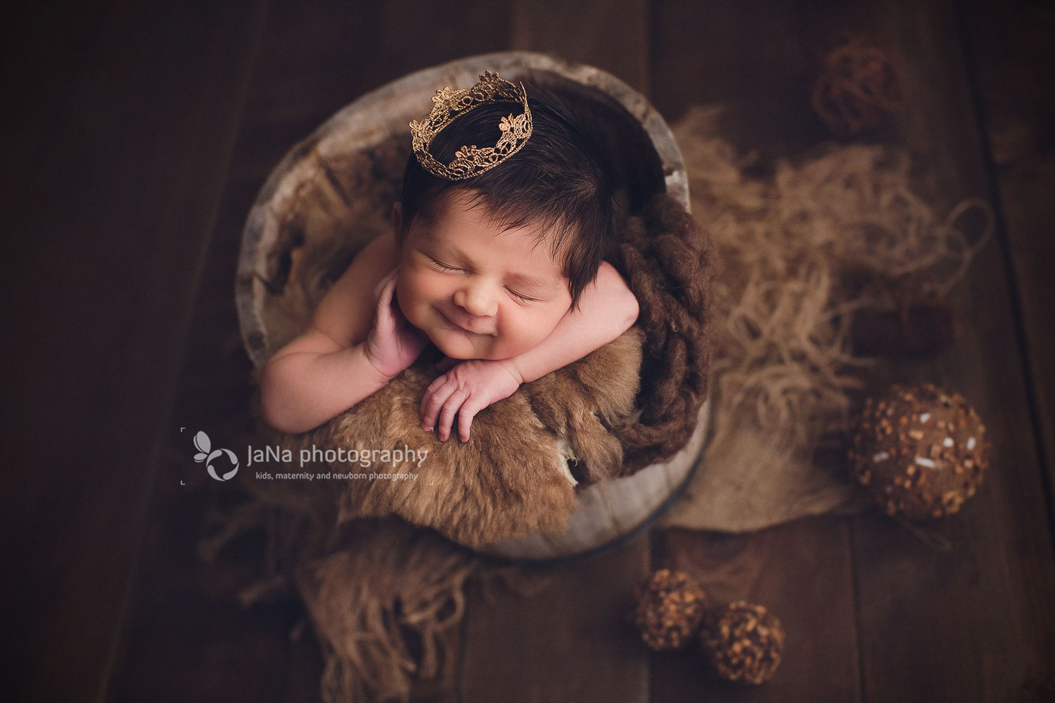 Posing babies in a bucket – Newborn Photography Tutorial