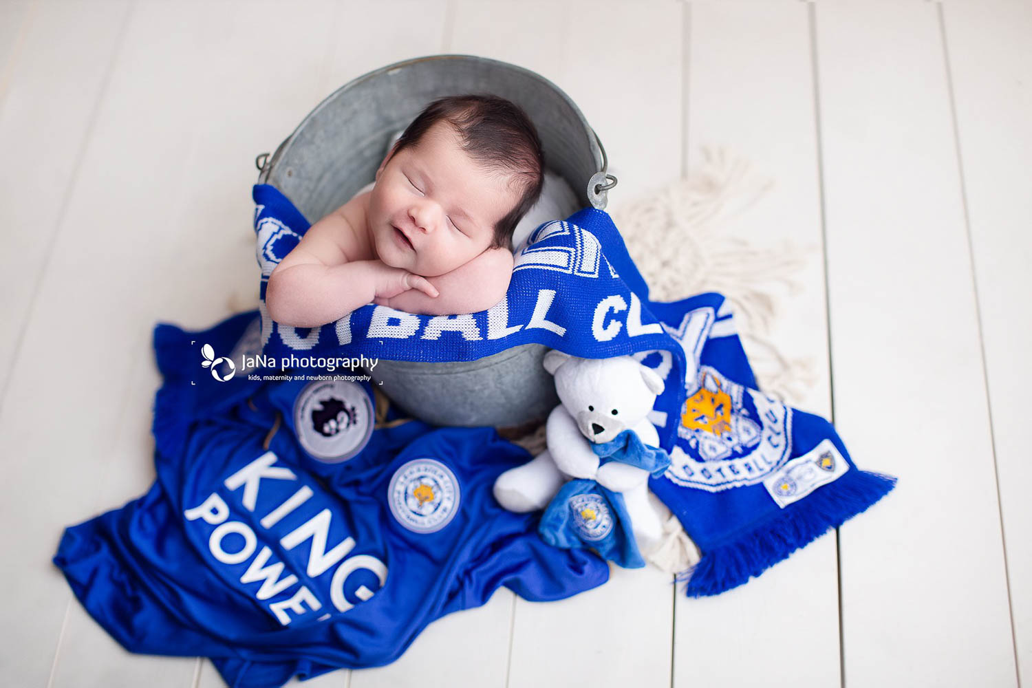 Posing babies in a bucket – Newborn Photography Tutorial