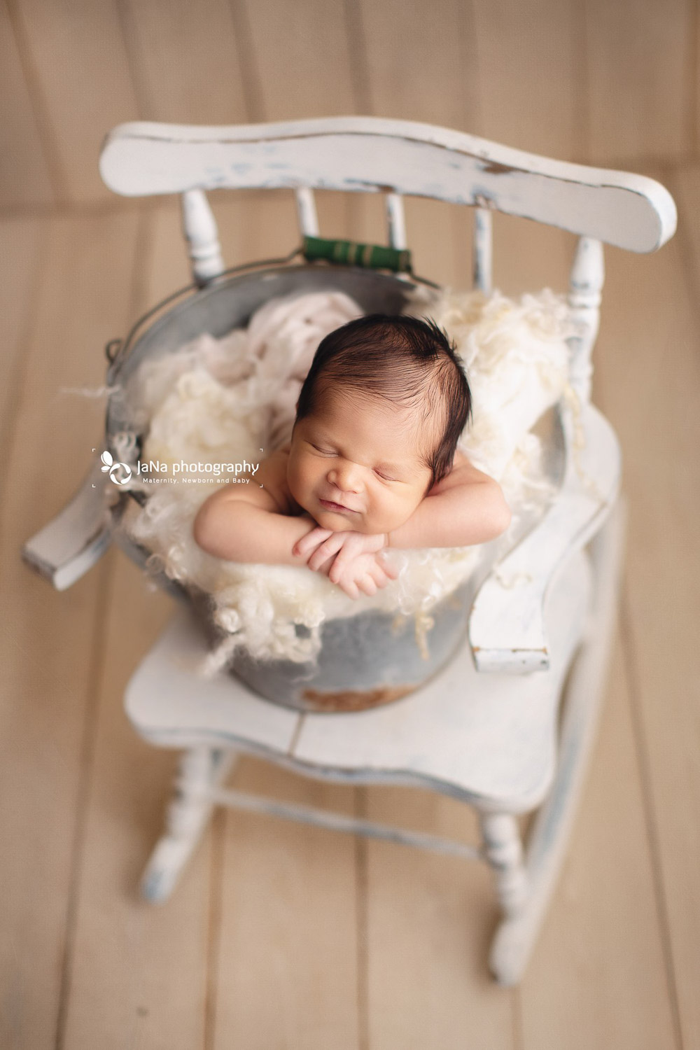Posing babies in a bucket – Newborn Photography Tutorial